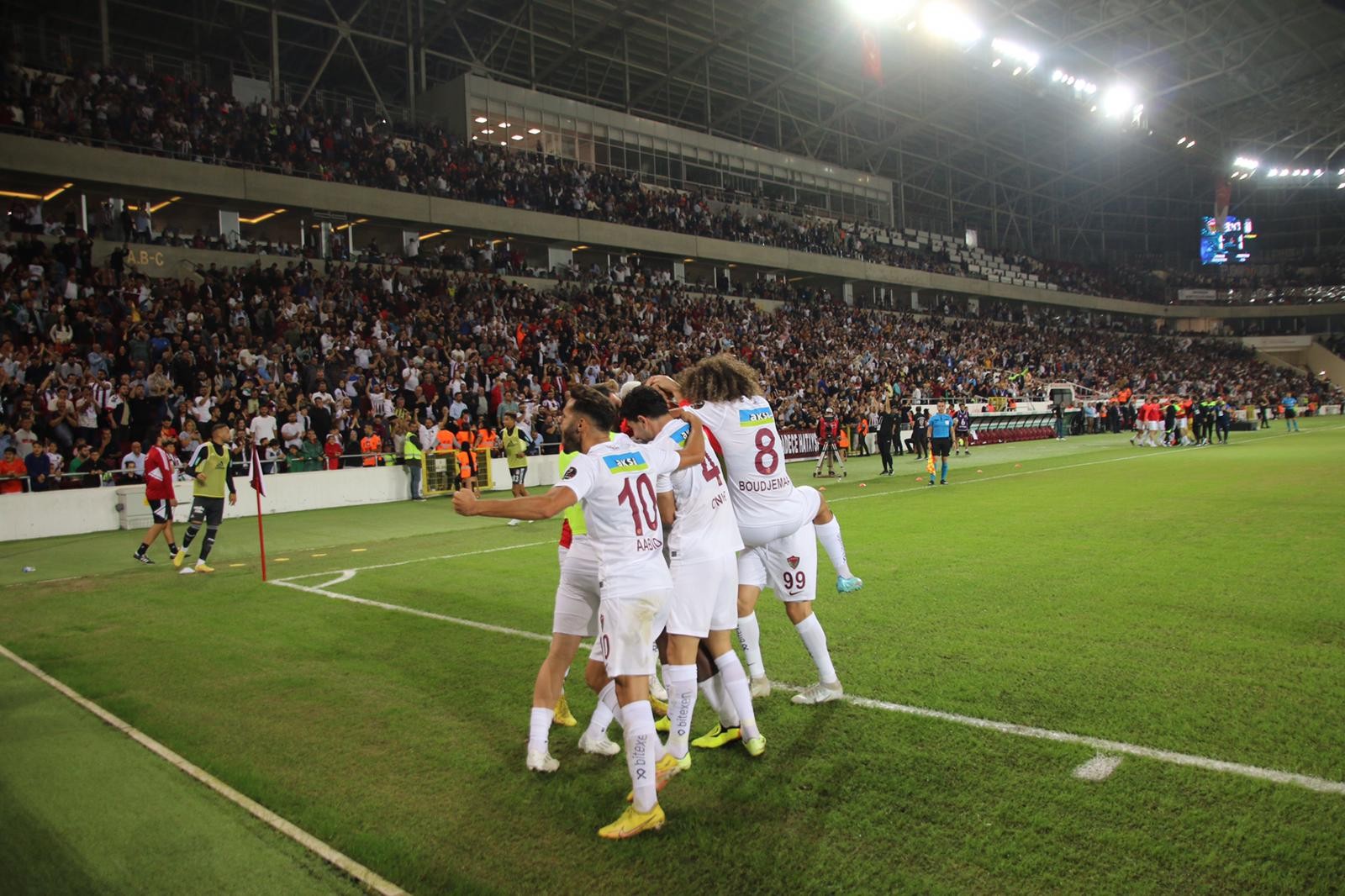 Beşiktaş Hatay'da yıkıldı İhlas Haber Ajansı